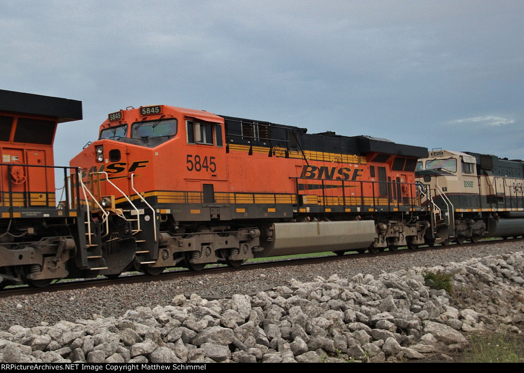 BNSF 5845